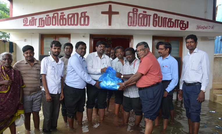 Food Delivered to Flood Victims in India