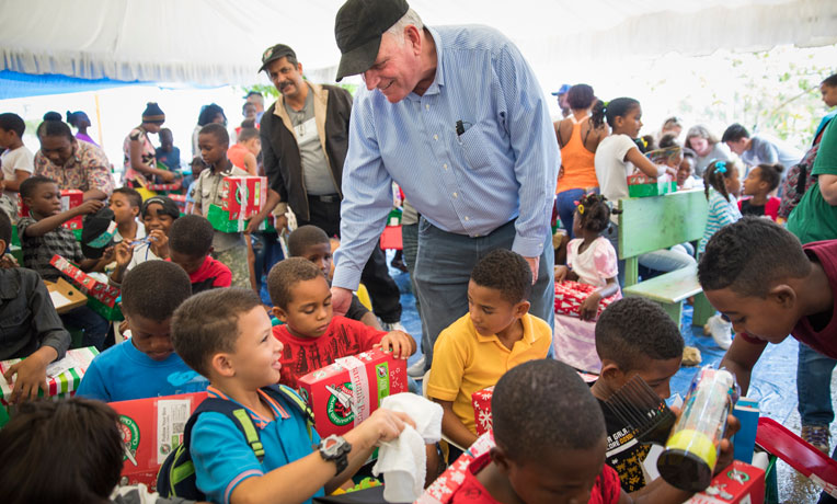 Franklin Graham Leads Shoebox Outreach Event in the Dominican Republic