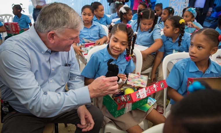 Franklin Graham Leads Shoebox Outreach Event in the Dominican Republic