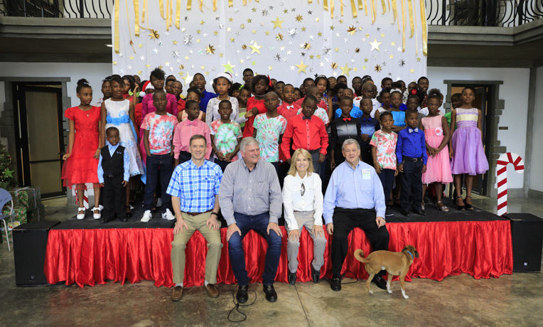 A Christmas Celebration at the Greta Home!