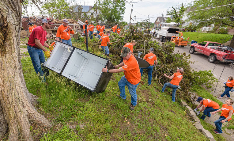 Hundreds of Volunteers Are Helping Missouri Families Recover After ...