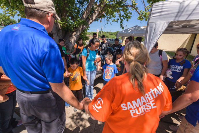 God Uses Samaritan’s Purse to Lead Hundreds of Migrants to Christ Along ...