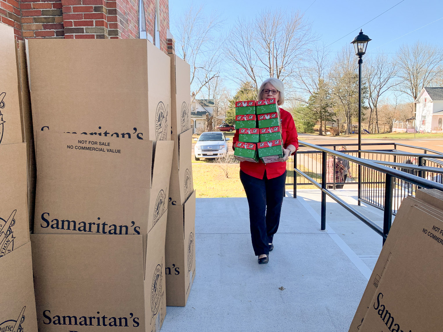 Missouri Churches Send Shoebox Gifts Off with Prayer