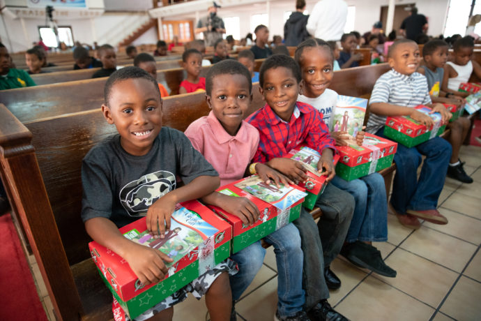 Hundreds of Children in Bahamas Receive Shoebox Gifts at Christmastime