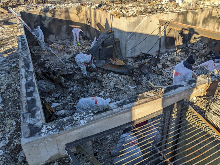 Volunteers are Working in Colorado’s Flame-Scorched Front Range