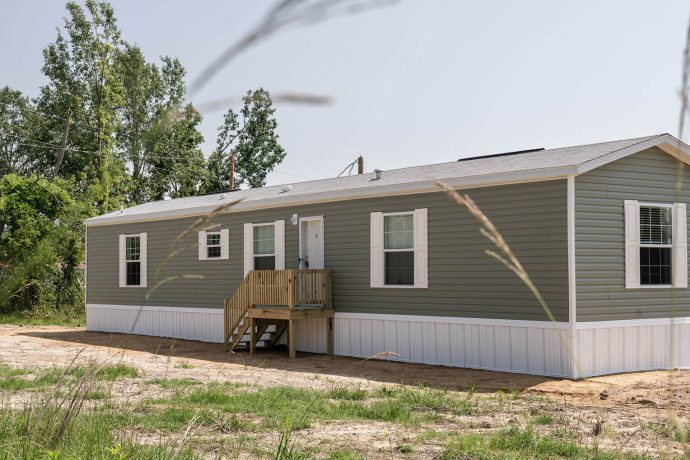 Samaritan’s Purse Dedicates Two Mobile Homes in Mississippi