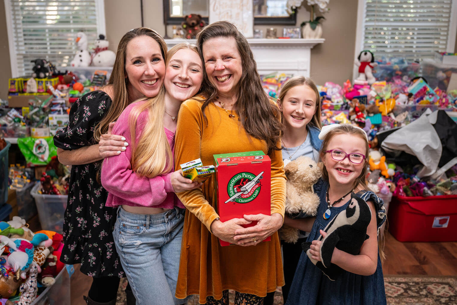 Shoebox Packing Party Sends God’s Love Around the Corner and the World